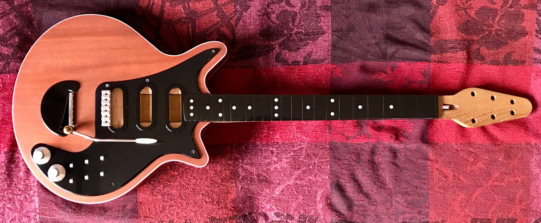 Brian May Red Special Replica Build Part 52: Test Assembly – dsgb